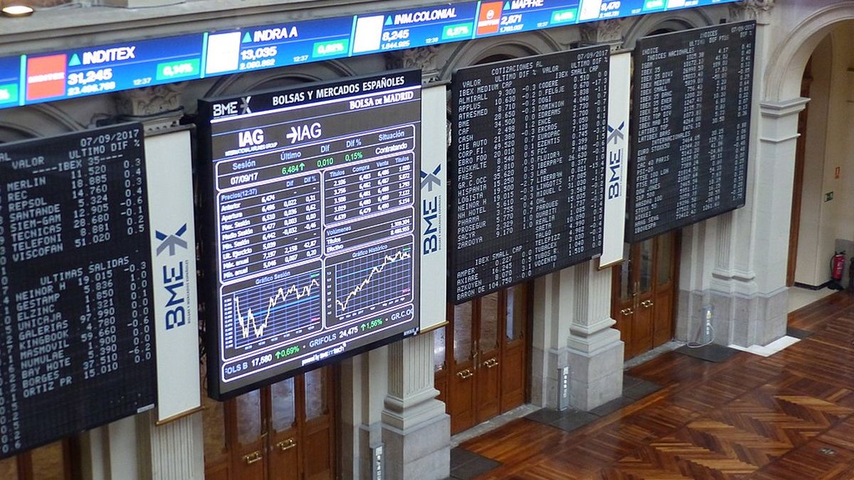 El Ibex 35 despierta con un alza del 0,17% y se aferra a los 9.700 pendiente de Italia