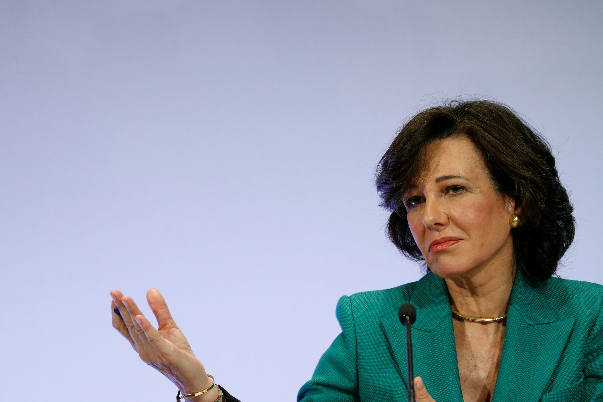 Ana Botín ganó 9,95 millones como presidenta del Santander en 2019, un ...
