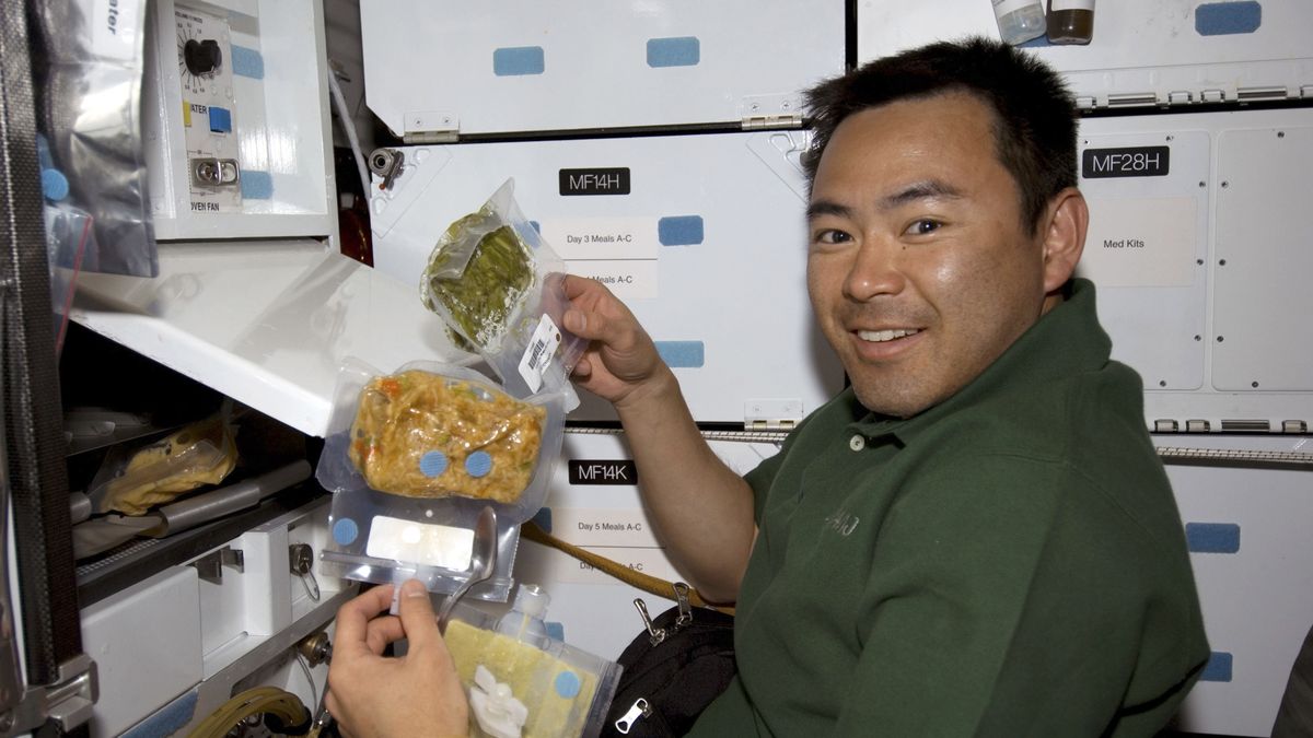 He probado la comida de astronauta: así se prepara, así sabe y dónde ...
