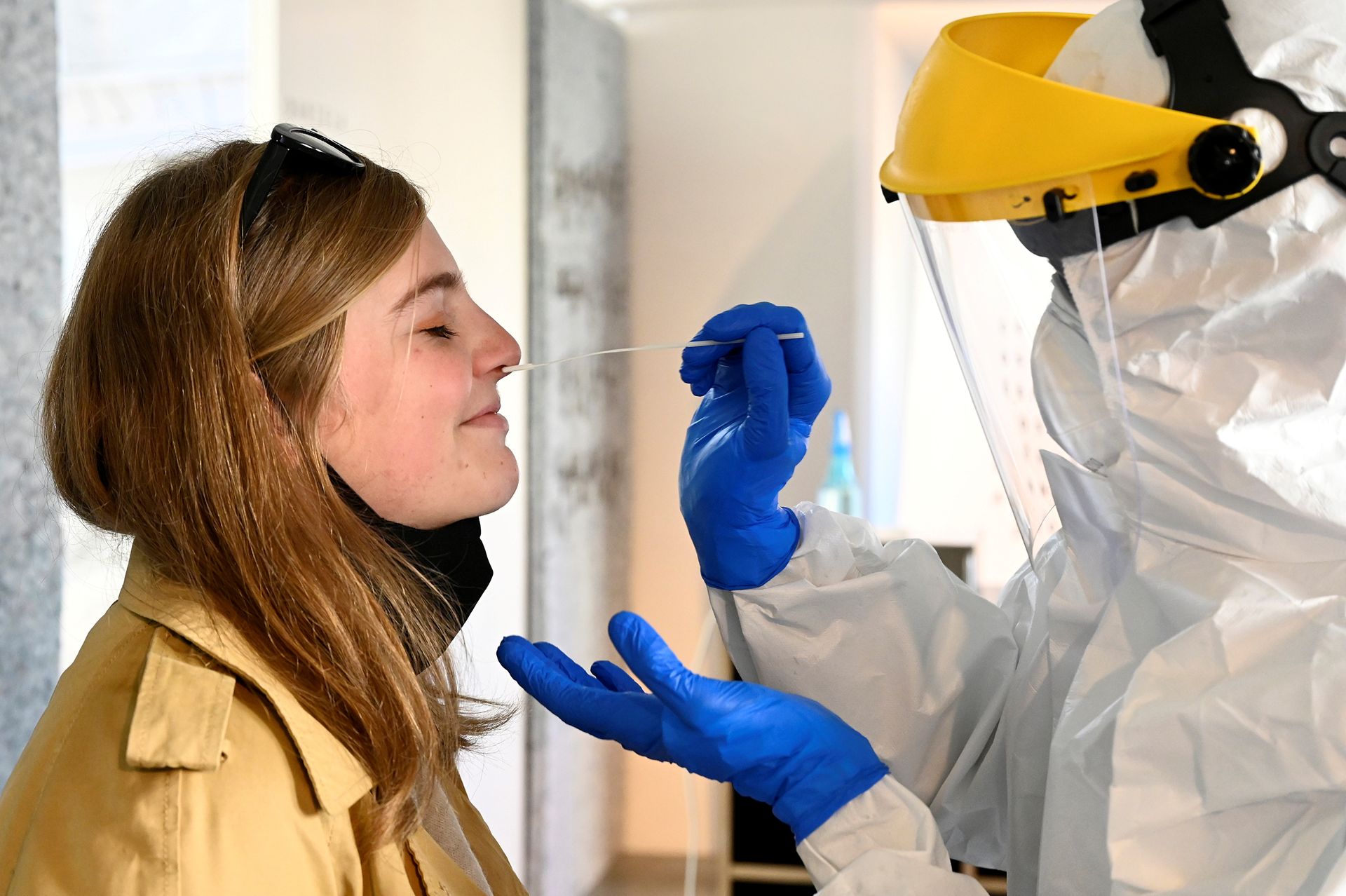 9 signos que indican que te acabas de contagiar ahora mismo con COVID-19