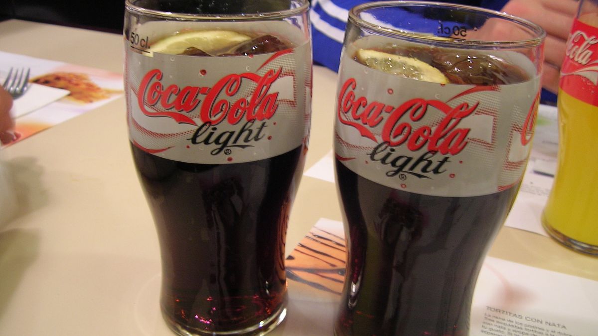 El aspartamo podría ser cancerígeno, pero no por beberte una lata de ...