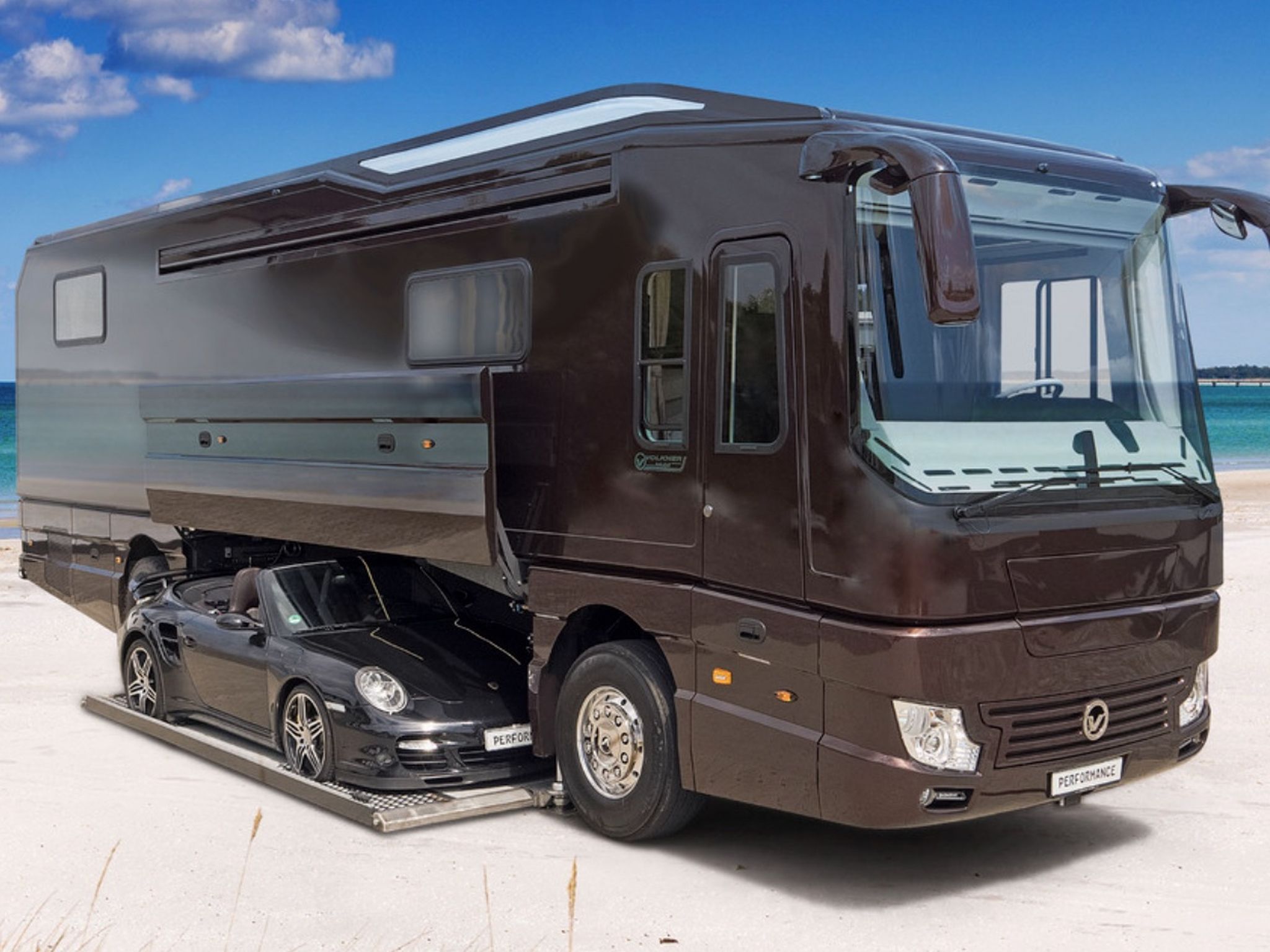 Esta caravana de lujo tiene su propio 'garaje' y cuesta 1,7 millones de ...