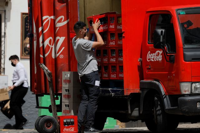 La embotelladora de Coca-Cola gana 358 millones en el mercado ibérico ...