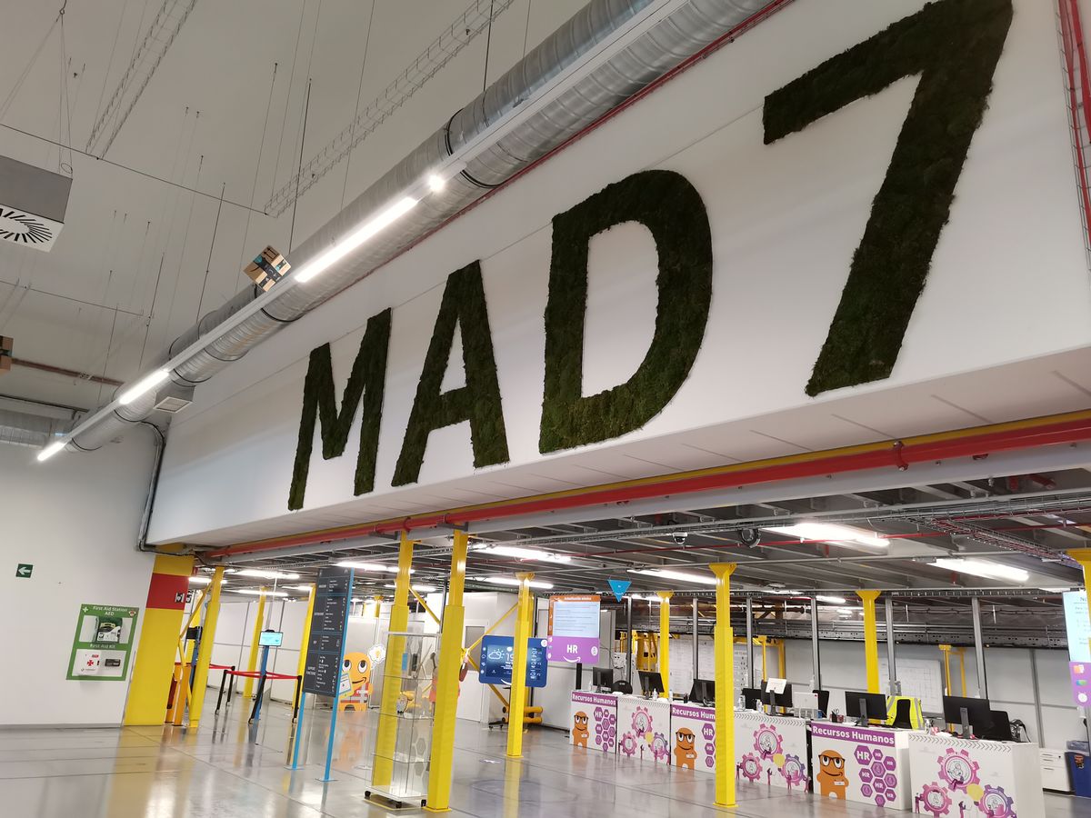 Dentro de uno de los mayores monstruos logísticos de Amazon en España