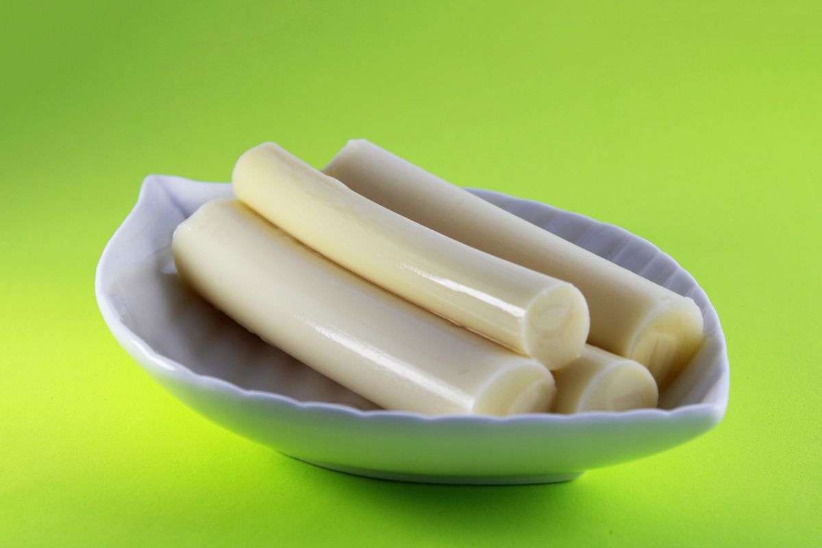 No es espárrago ni puerro: cómo aprovechar el palmito, el secreto mejor guardado de las conservas