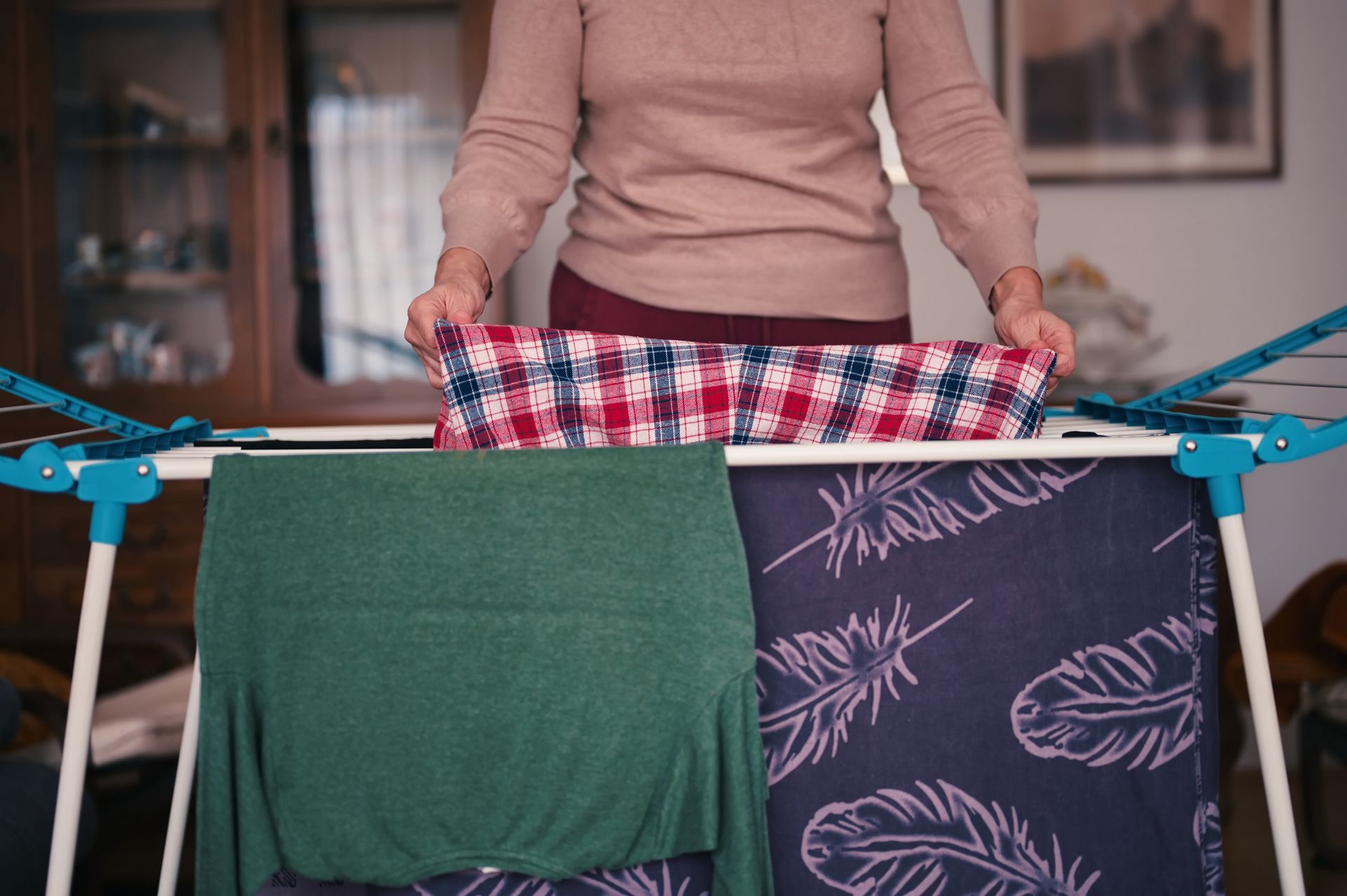 6 trucos para secar tu ropa dentro de casa sin provocar problemas de ...