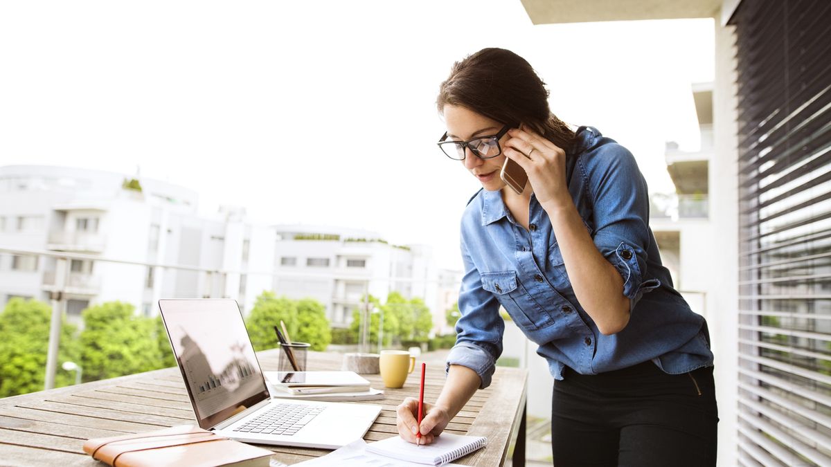 El BOE lo confirma: la nueva ayuda del Gobierno de 1.000 euros a los autónomos para comprar un ...